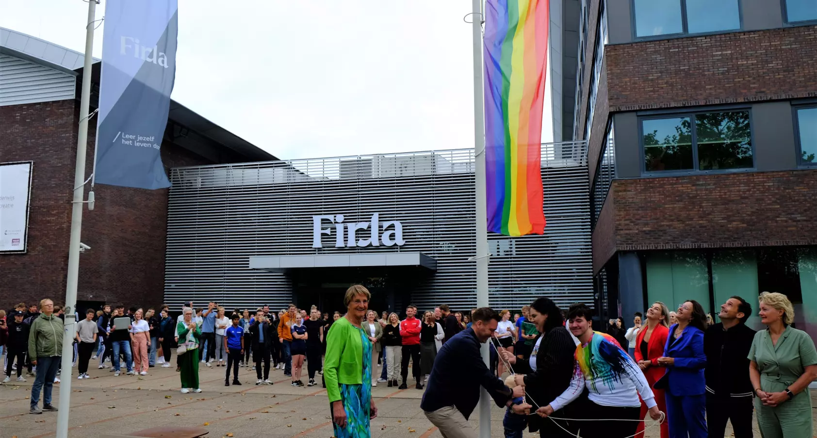 Regenboogvlag in top bij Firda Heerenveen: Jezelf zijn is voor iedereen ...