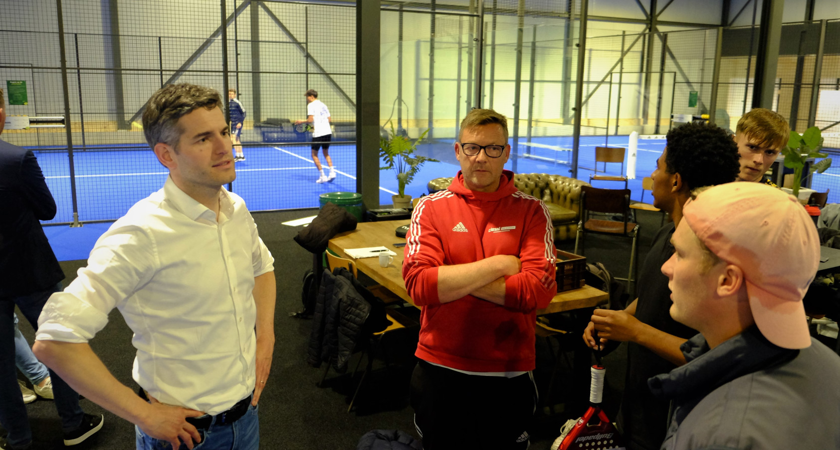 Sportief gesprek over politiek en meer met Europarlementariër Tom ...